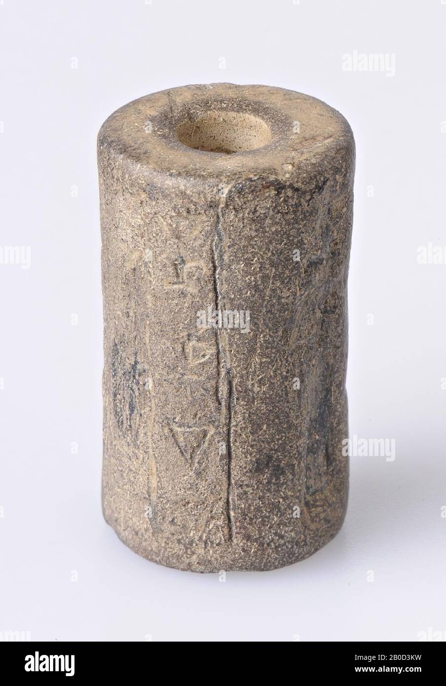 Vz: standing god, follower and goddess, staff and crescent moon, 3 ...