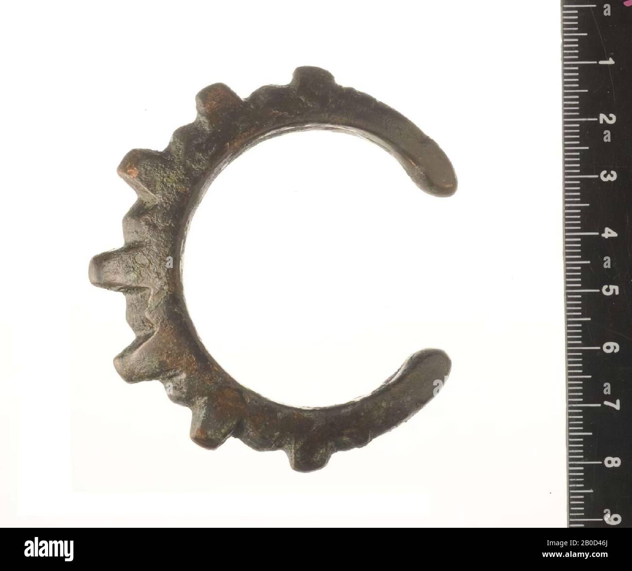 One side is thick and wide, becomes thinner and narrower on both sides ...