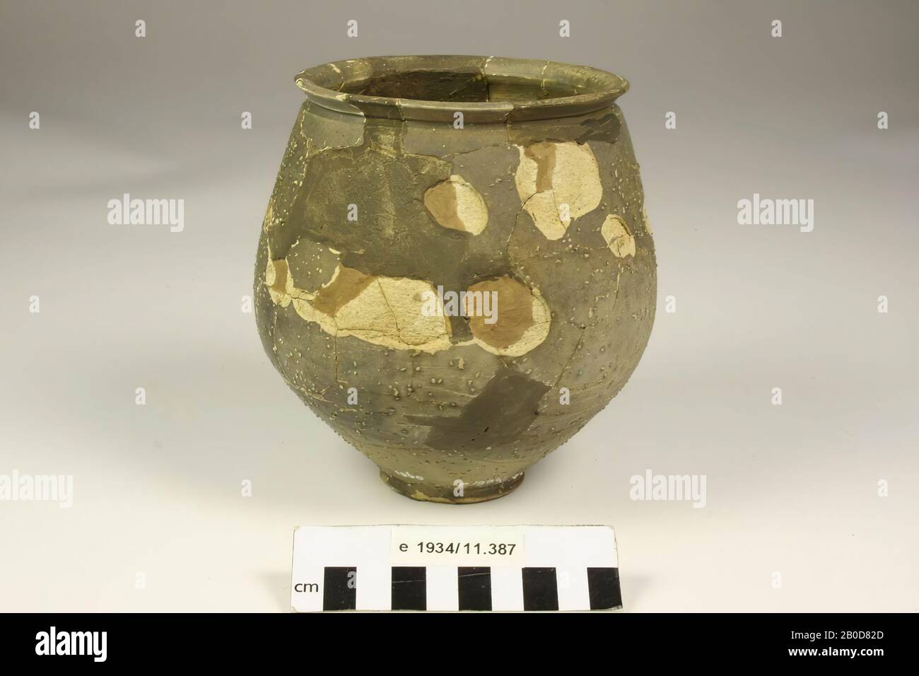 Roman gray painted earthenware hi-res stock photography and images - Alamy