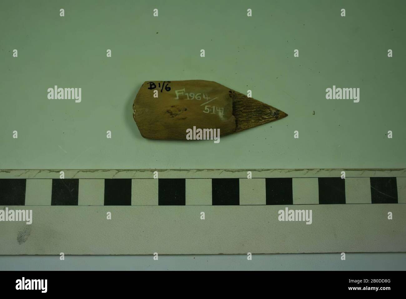 shuttle, leg of bone, type 2, shuttle, leg, 6,8 diam., Meroitische ...