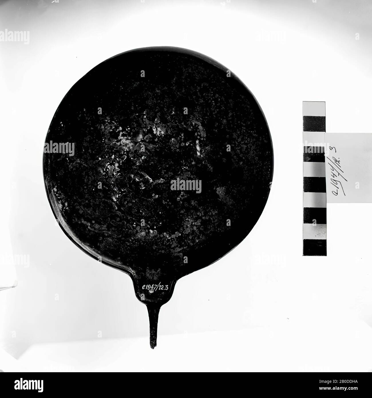 Circular mirror disk hi-res stock photography and images - Alamy