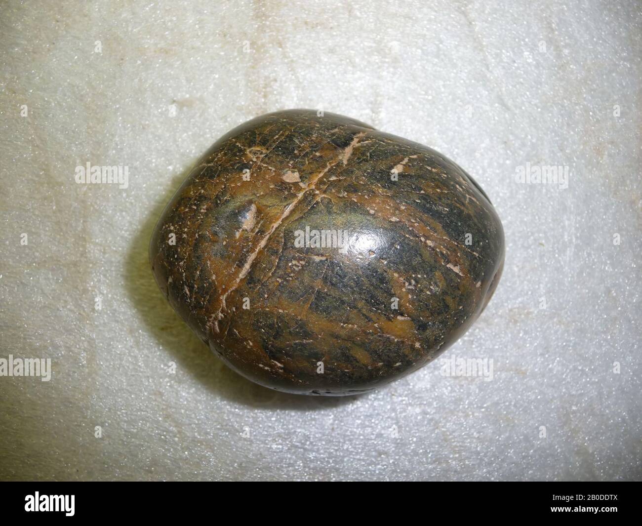 hammer stone, stone to hammer, yellow-green veined stone, hammer stone ...