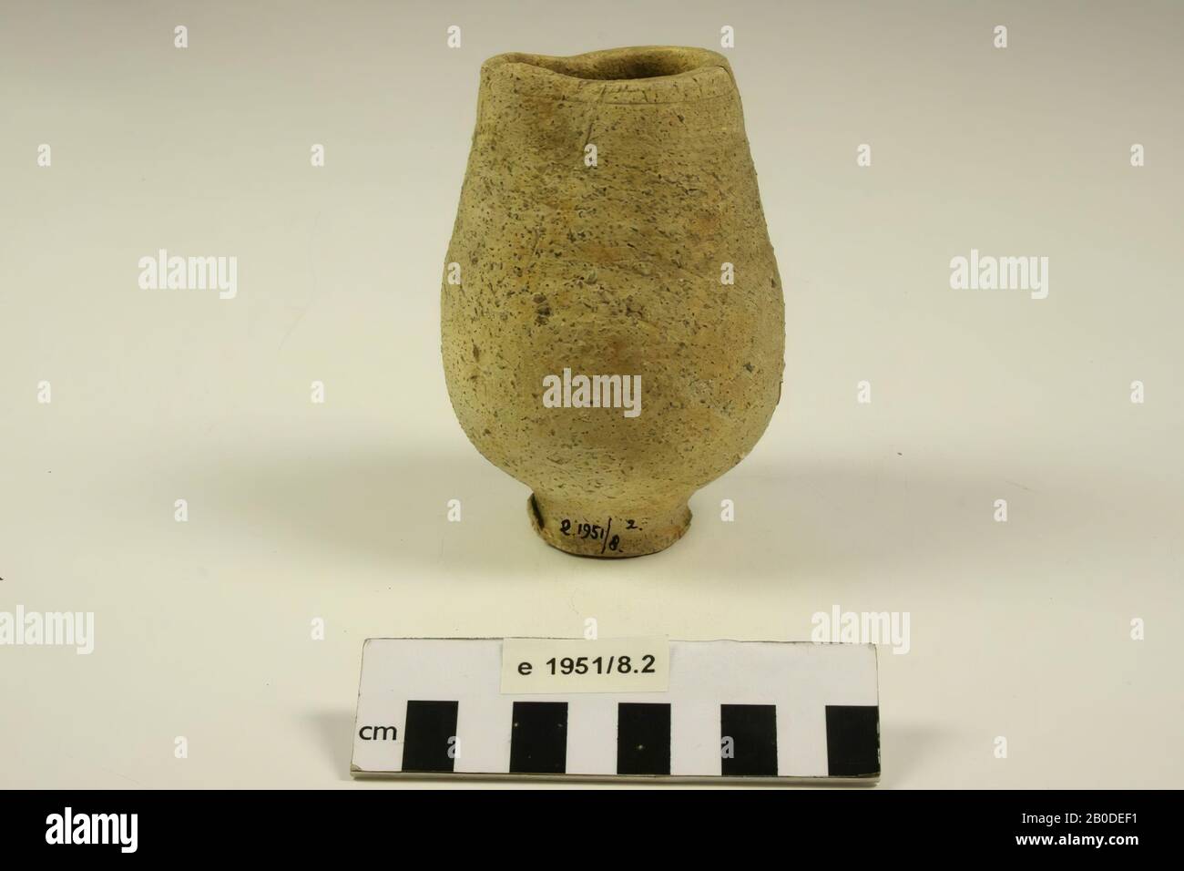 Earthenware melting crucible hi-res stock photography and images - Alamy