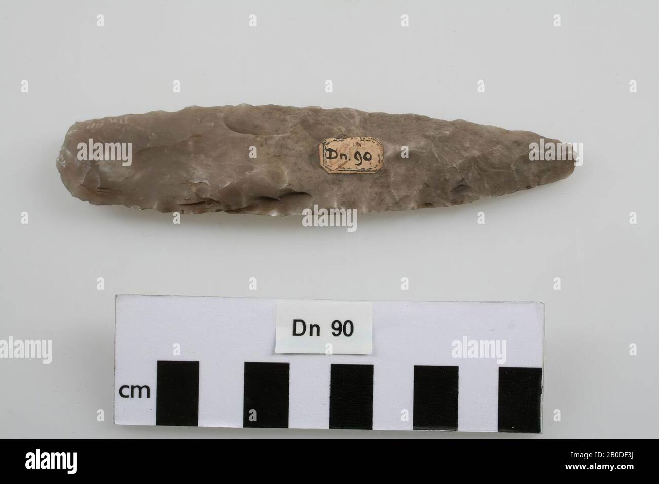 Rough flint lance point hi-res stock photography and images - Alamy