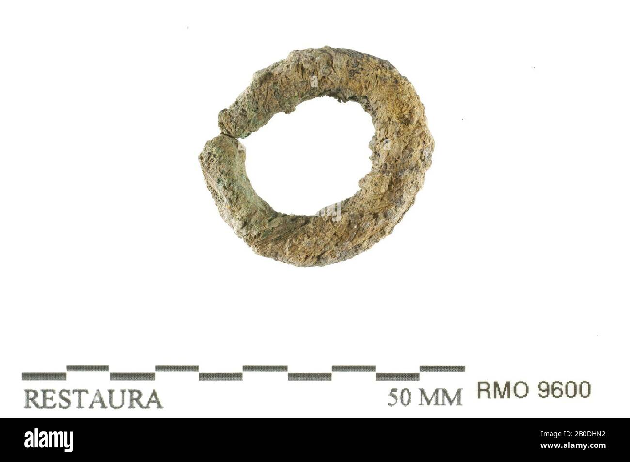 bar, bent to ring, bar, bent to ring, copper alloy, 2.6 x 2.5 cm, x ...