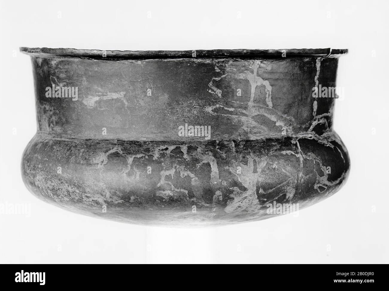 Bronze cauldron hi-res stock photography and images - Alamy