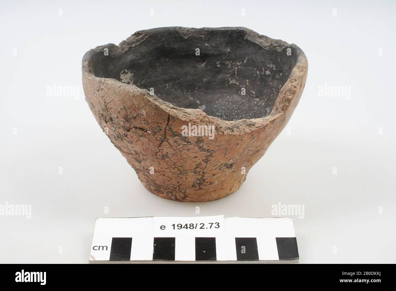 Slightly damaged pot hi-res stock photography and images - Alamy