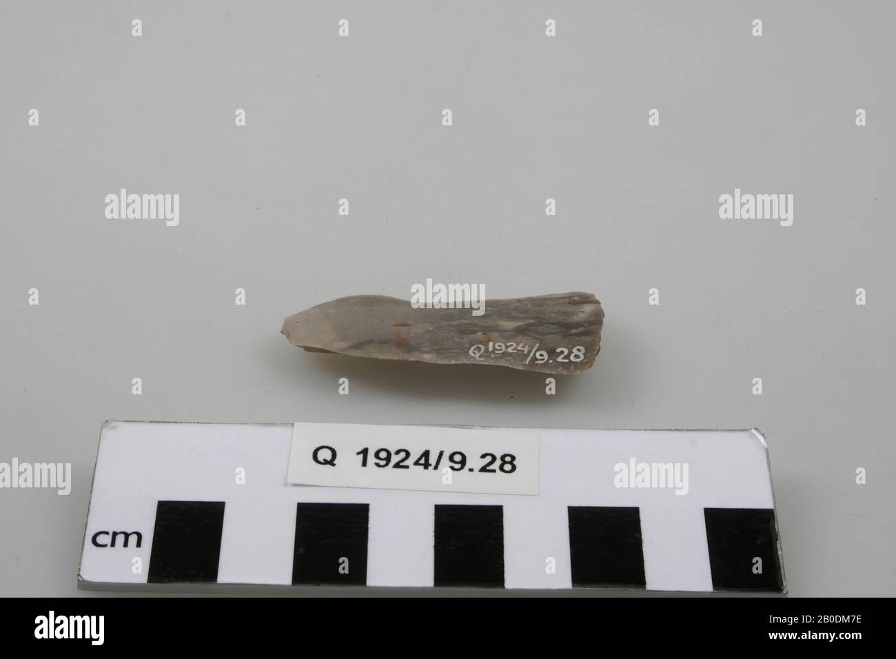 Ancient Europe, scraper, stone, flint, 5.2 x 2.2 cm, prehistory ...