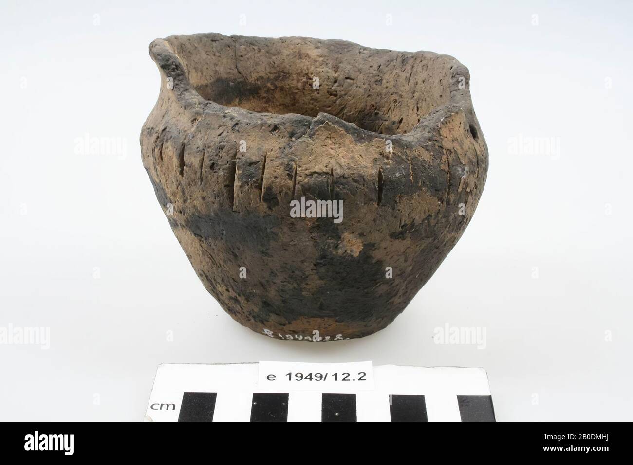 The Netherlands Roman period, pot, pottery, hand-shaped, h, 9.5 cm ...