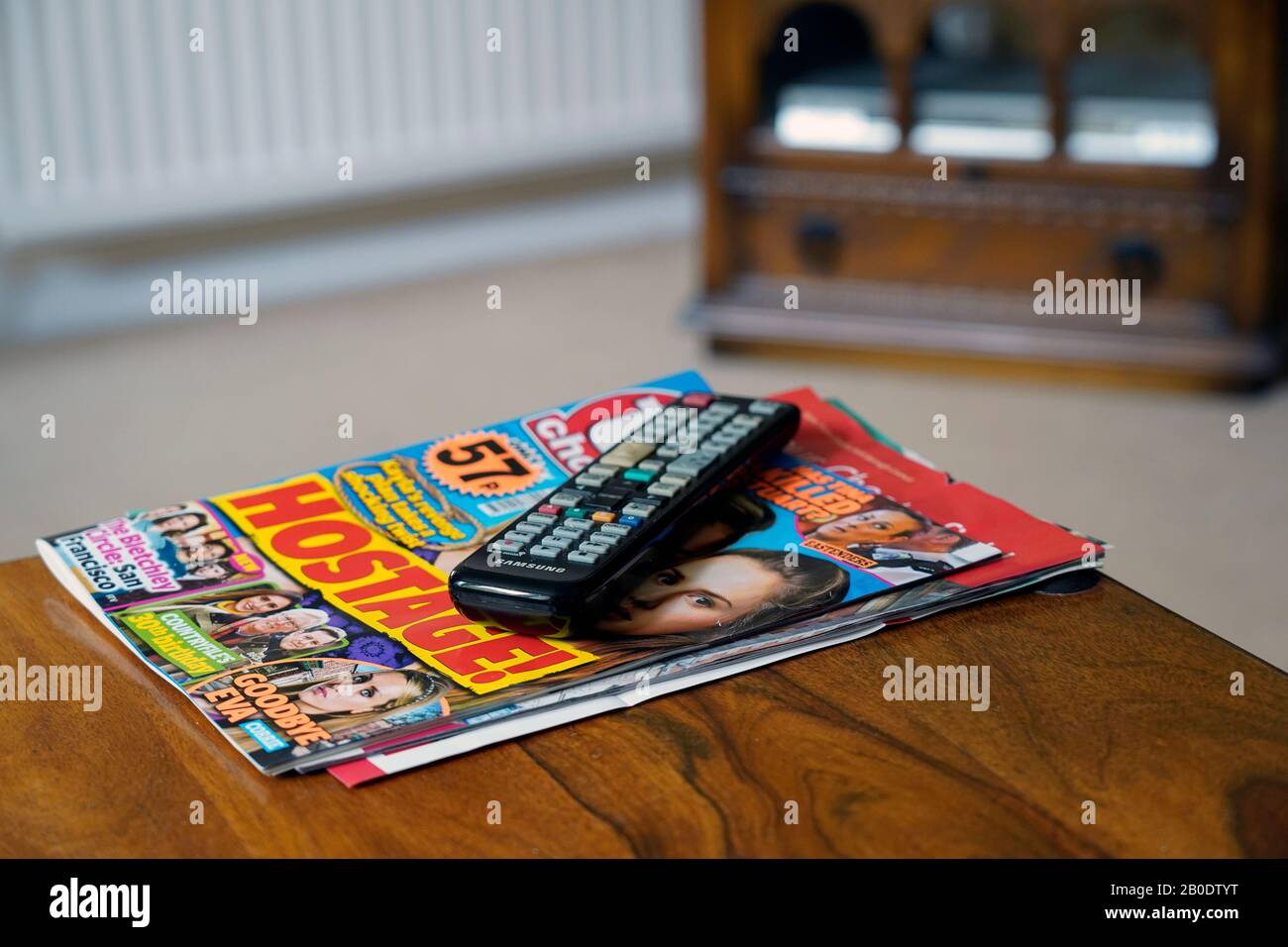 Tv paper and remote hi-res stock photography and images - Alamy