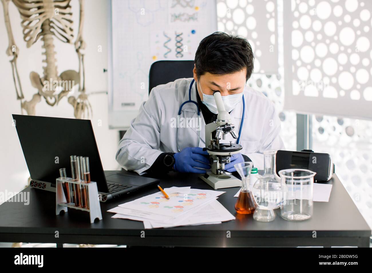 Chinese laboratory hi-res stock photography and images - Alamy