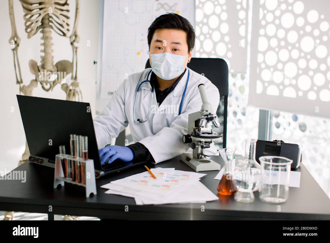 Asian researcher on microscope hi-res stock photography and images - Alamy