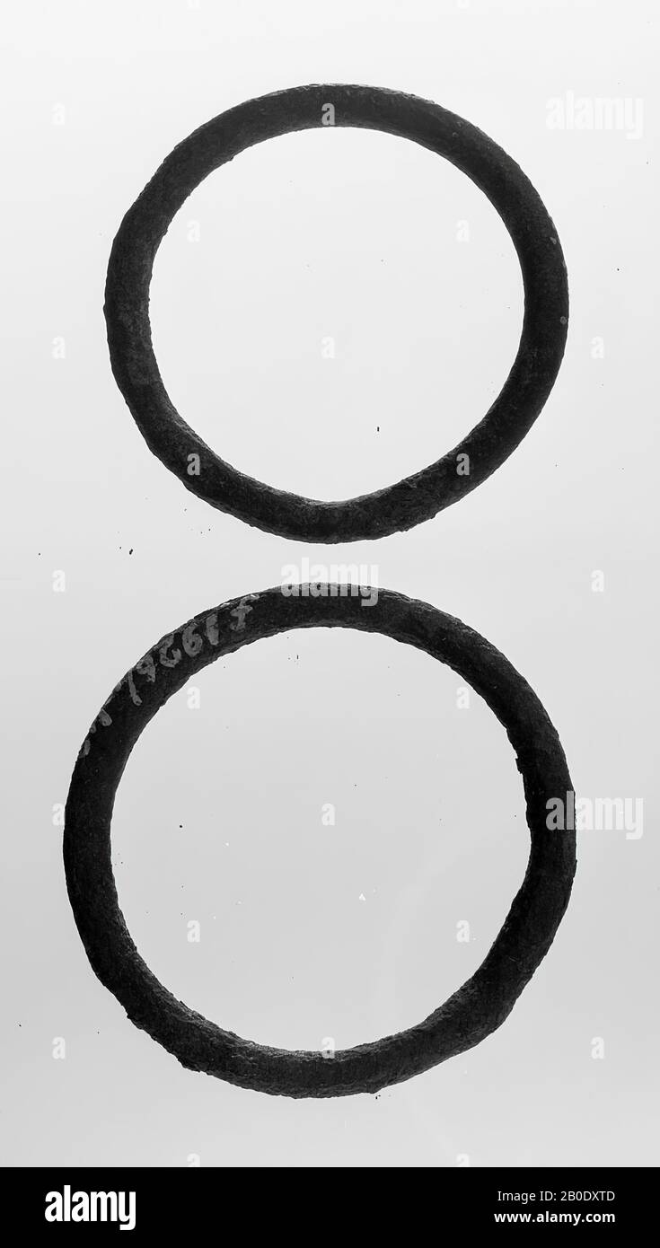 4 iron rings hi-res stock photography and images - Alamy