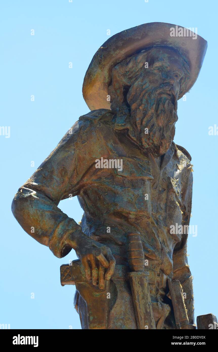 Bronze statue of the venerated Cuban revolutionary Camilo Cienfuegos ...