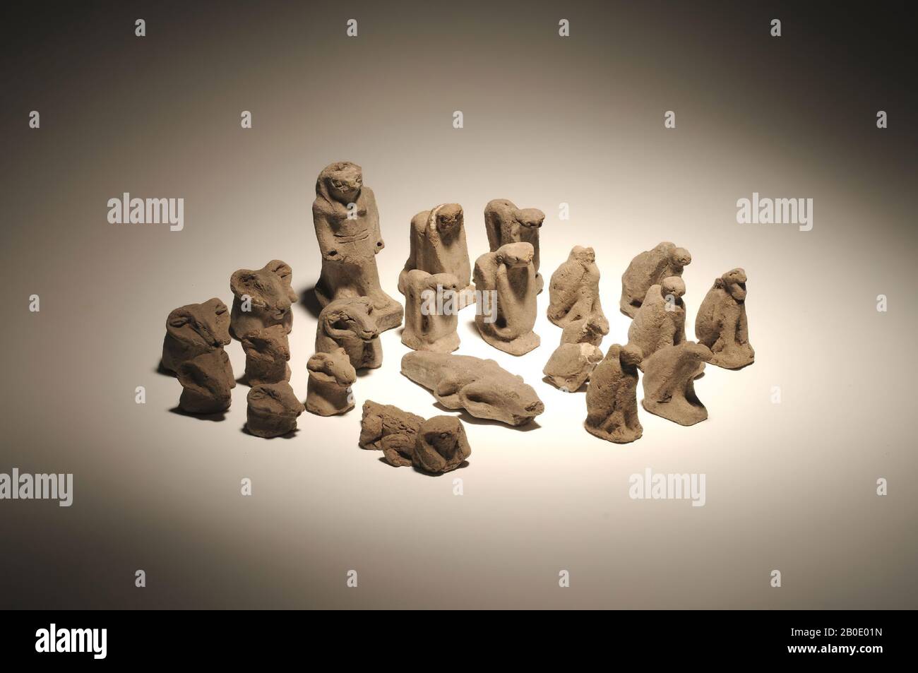 Egypt statue clay hi-res stock photography and images - Alamy