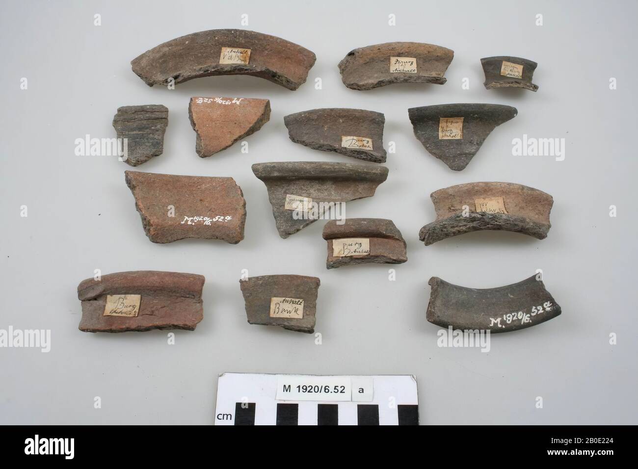 29 x 28 x 3 cm hi-res stock photography and images - Alamy