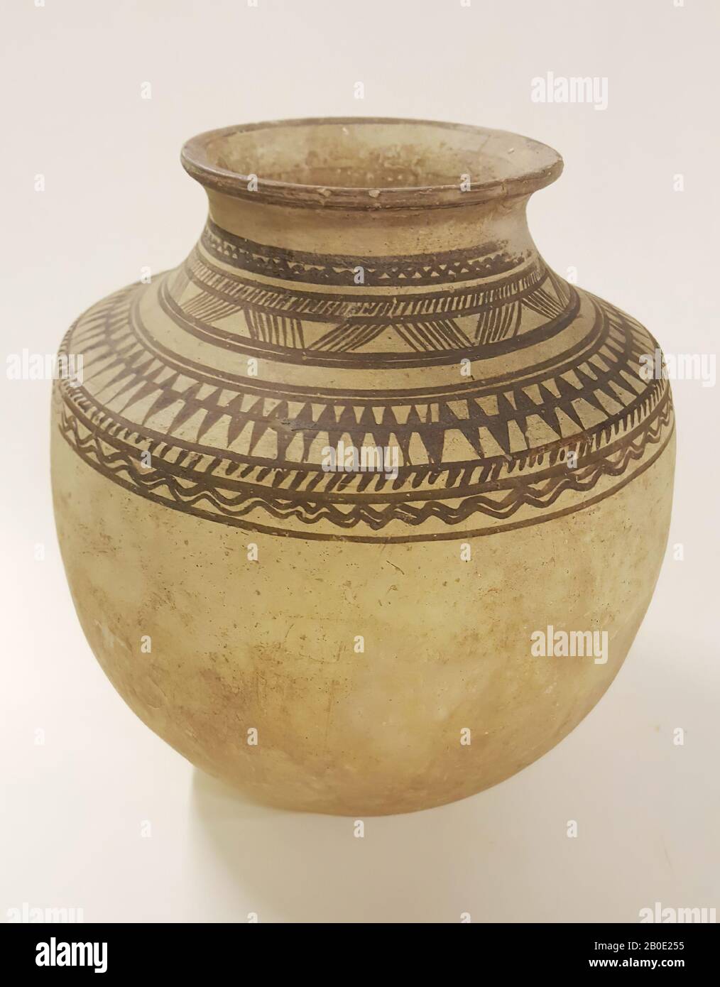 Typical giyan iv pot hi-res stock photography and images - Alamy