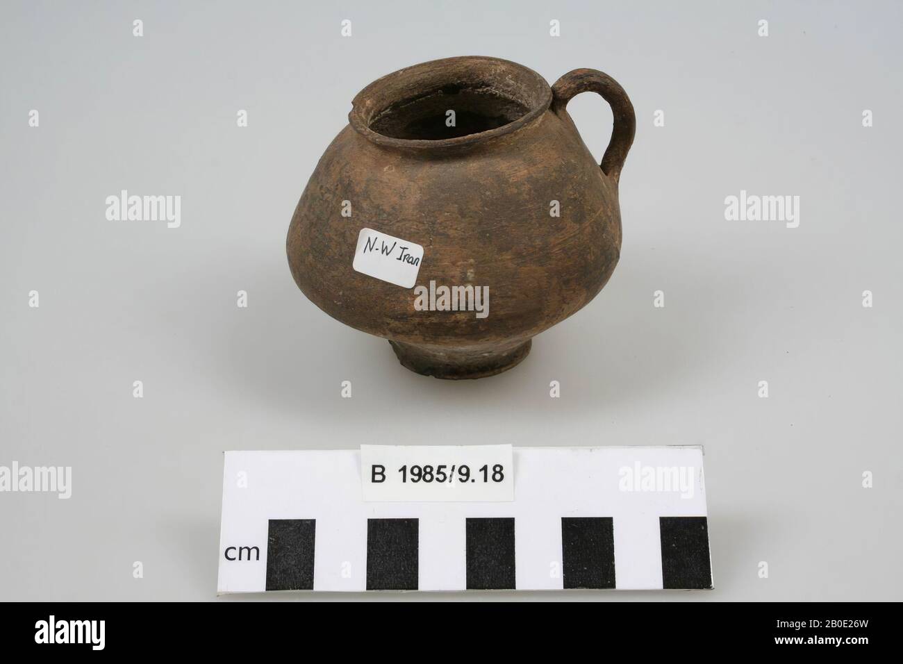 Bronze age pottery hi-res stock photography and images - Alamy
