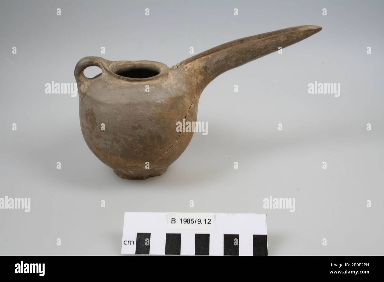 Long horizontal spout hi-res stock photography and images - Alamy