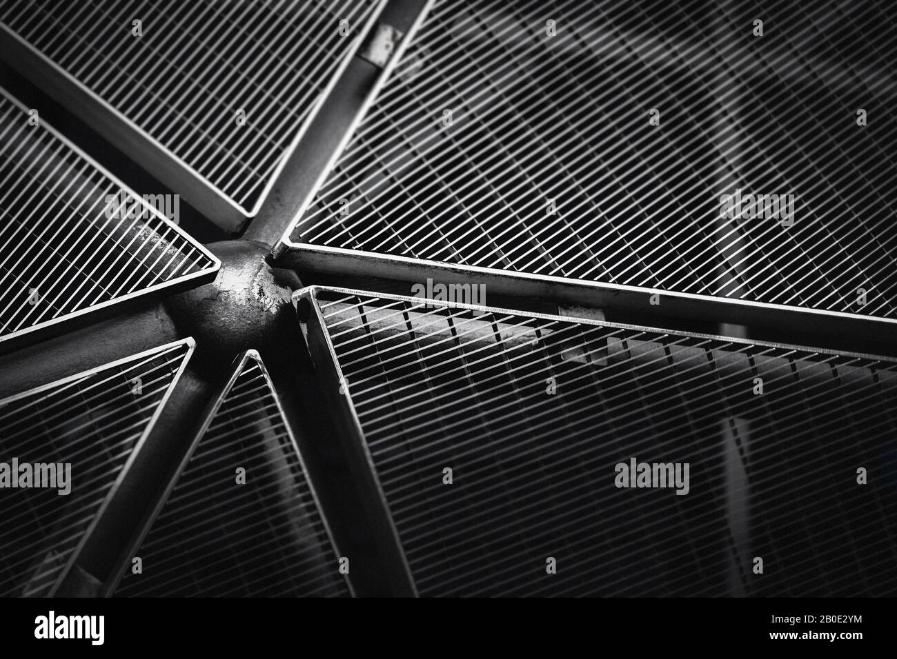 Metal beams hi hi-res stock photography and images - Alamy