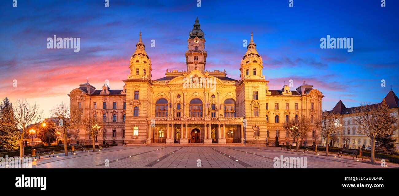 Old town square hungary hi-res stock photography and images - Alamy