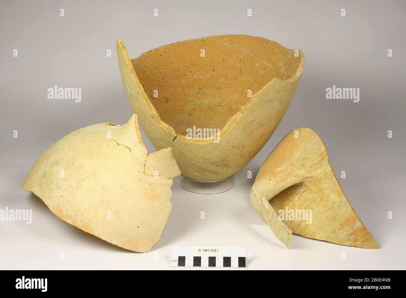 Ancient Near East, crockery, earthenware, H 26.5 cm, D 30 cm, largest ...