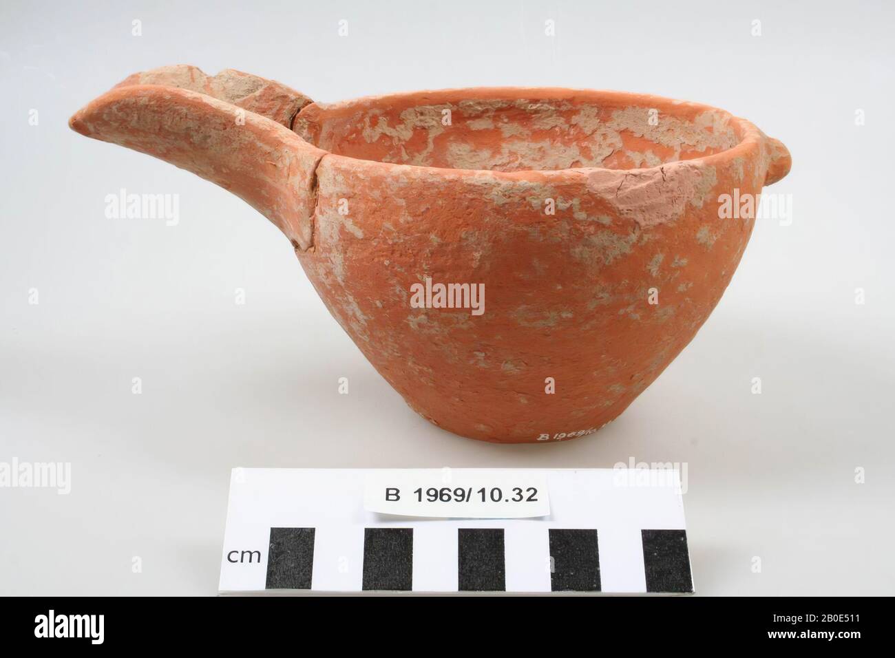 Ancient Near East, crockery, earthenware, H 9.4 cm, D 12.3 cm, W incl ...