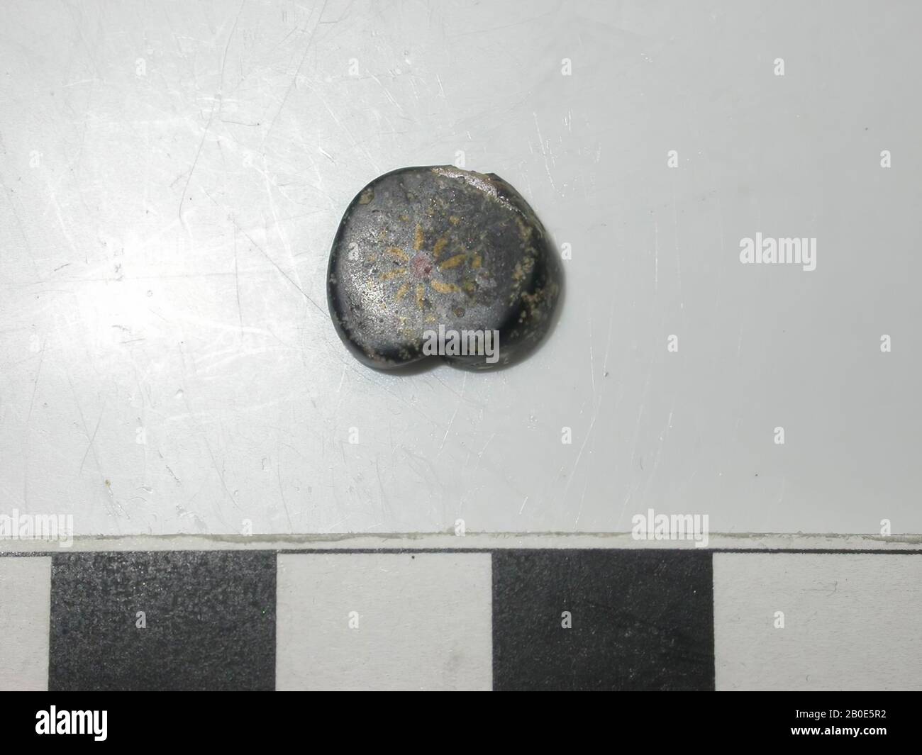 Round disc shaped bead hi-res stock photography and images - Alamy