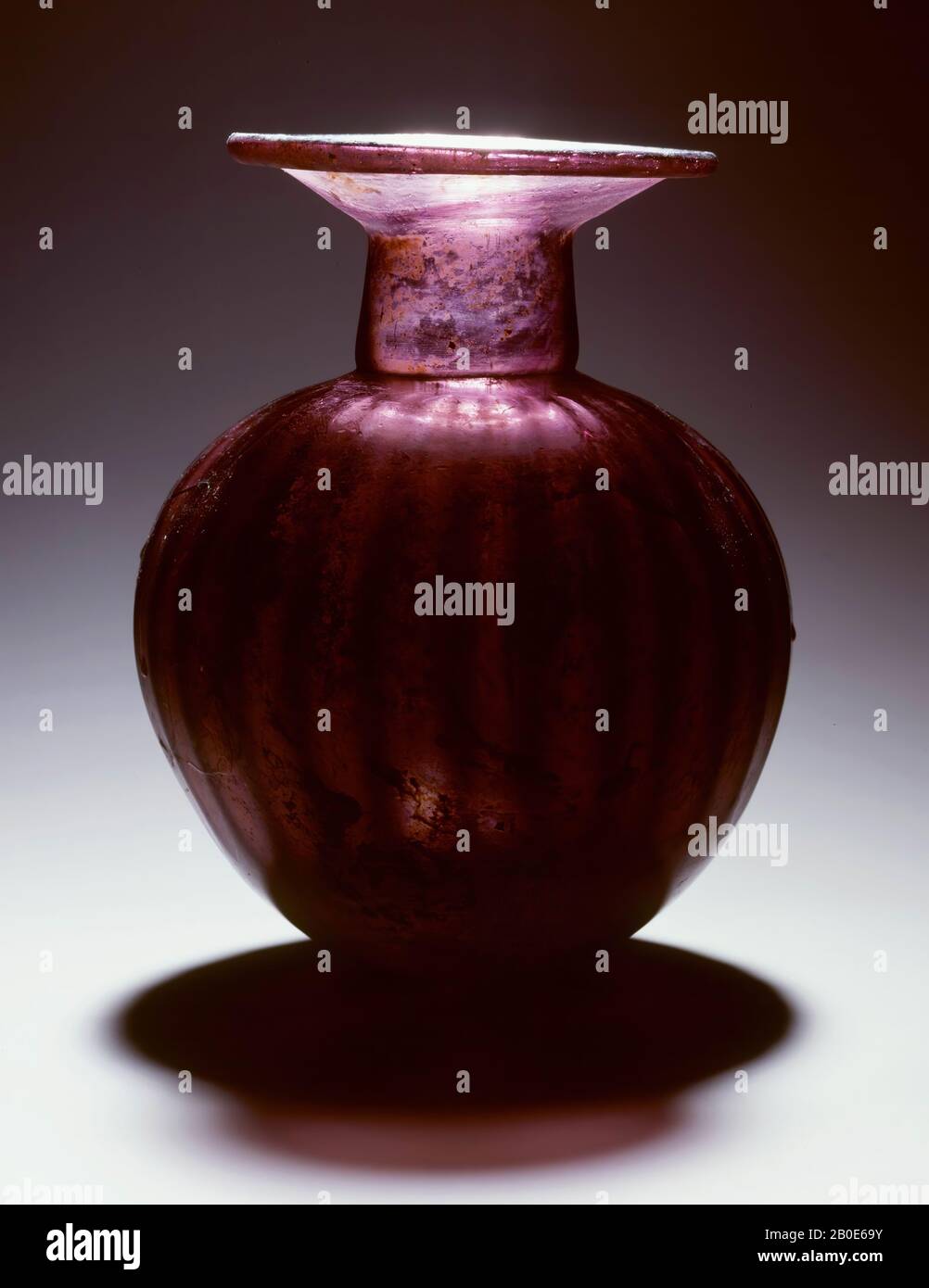 Vase drip out hi-res stock photography and images - Alamy