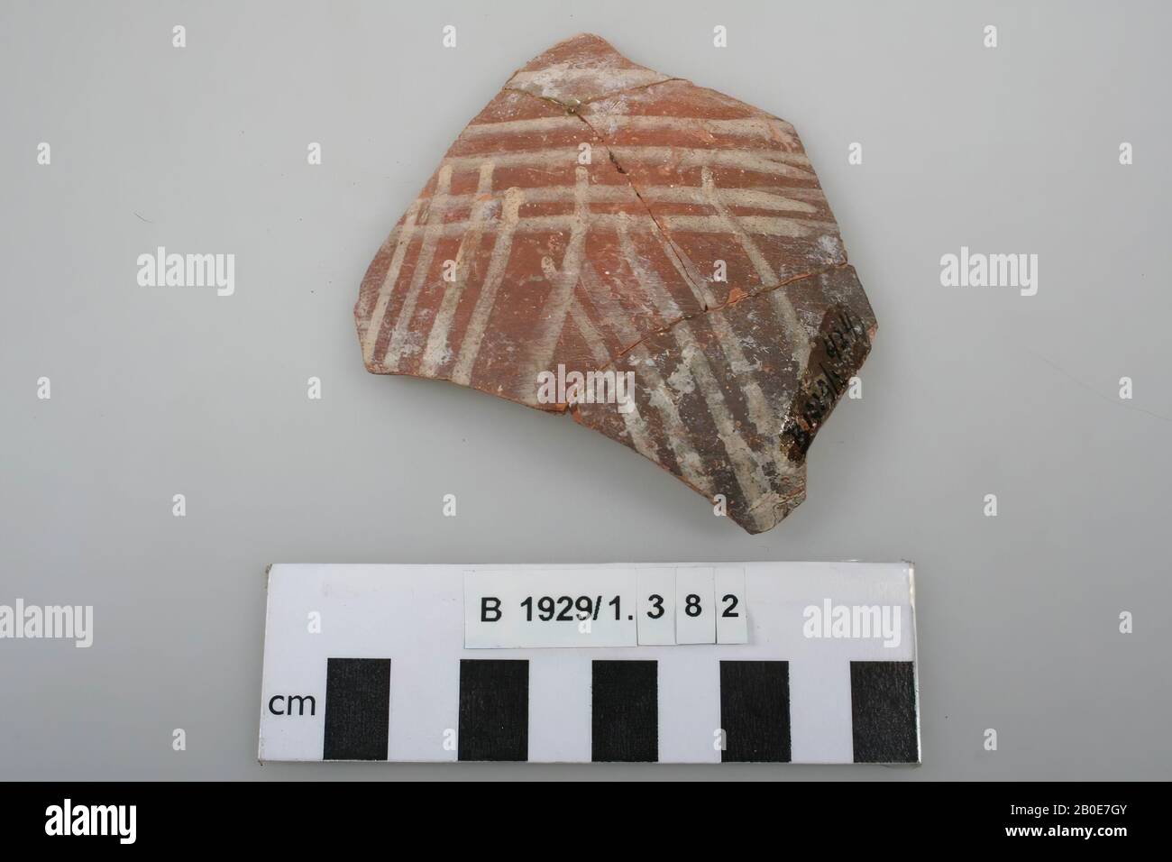 A wall shard decorated with white paint., Crockery, earthenware, B 8.5 ...