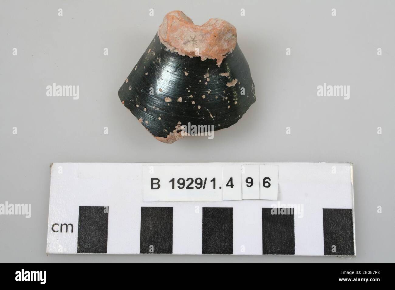 A soil fragment with black mud, crockery, earthenware, B 3.8 cm ...