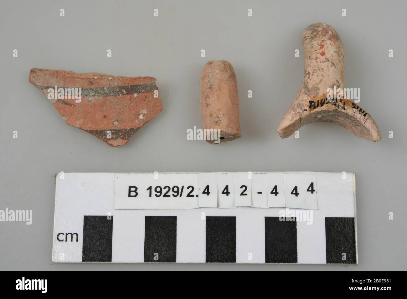 Bronze age red pottery hi-res stock photography and images - Alamy