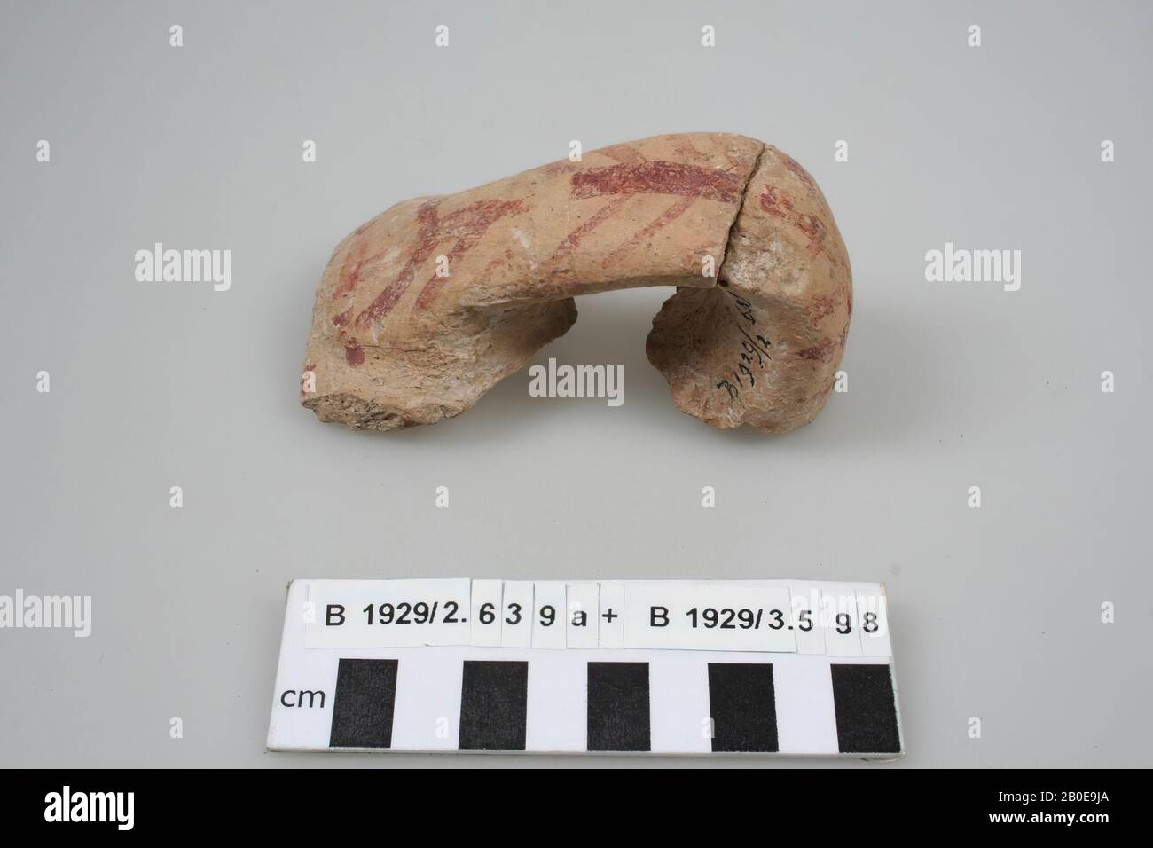 Jar. Glued to shard B 1929 Stock Photo - Alamy