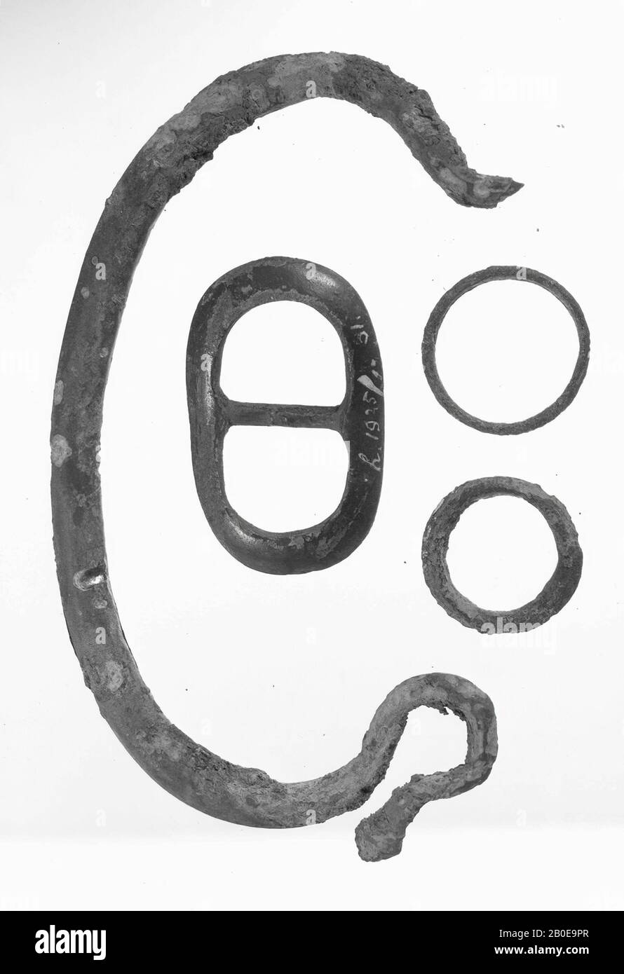Bronze clasp. The needle is missing, buckle, metal, bronze, 2,4 x 3,8 ...
