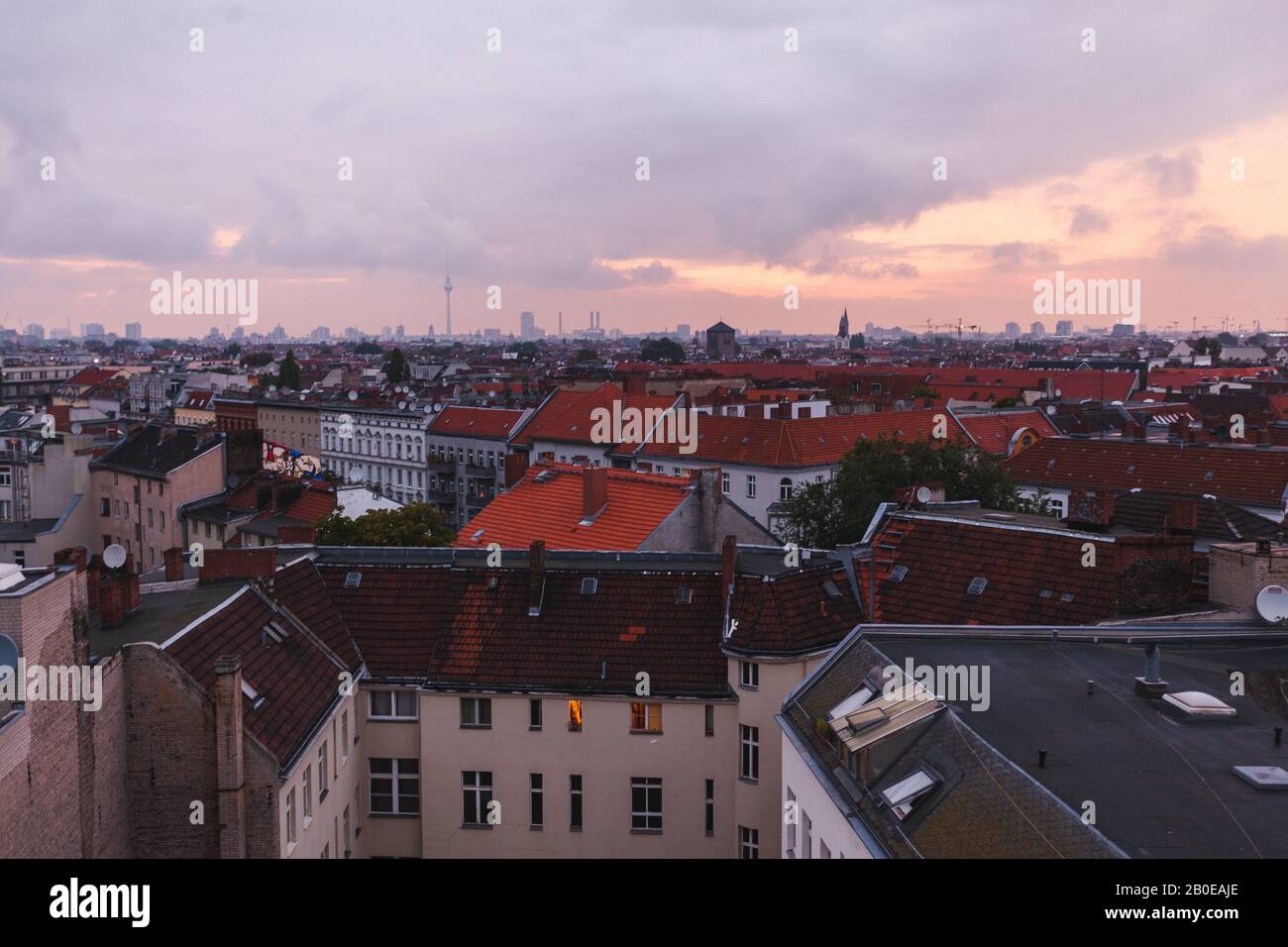 Cityscape and sky hi-res stock photography and images - Alamy