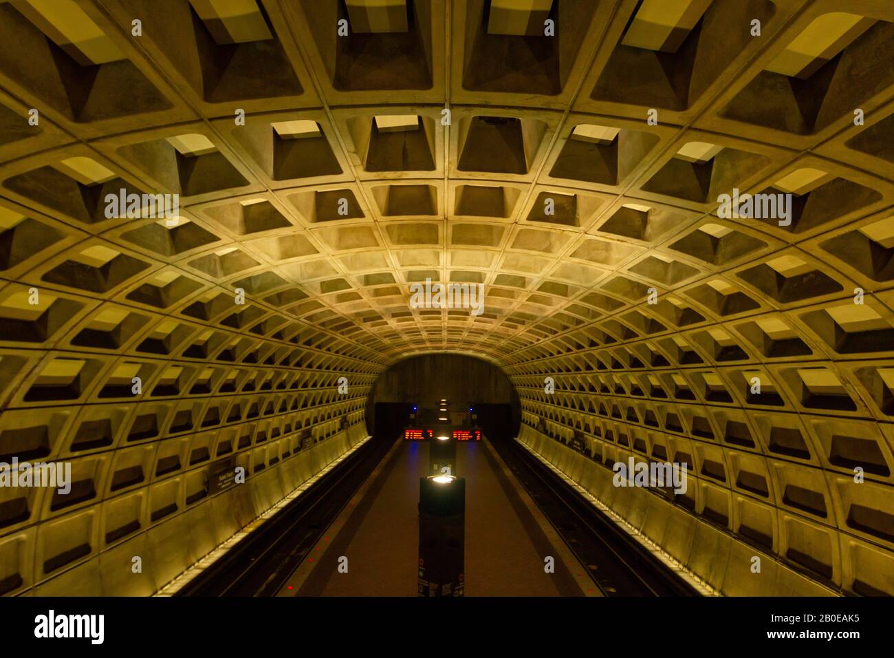 Railway tunnel arch hi-res stock photography and images - Alamy