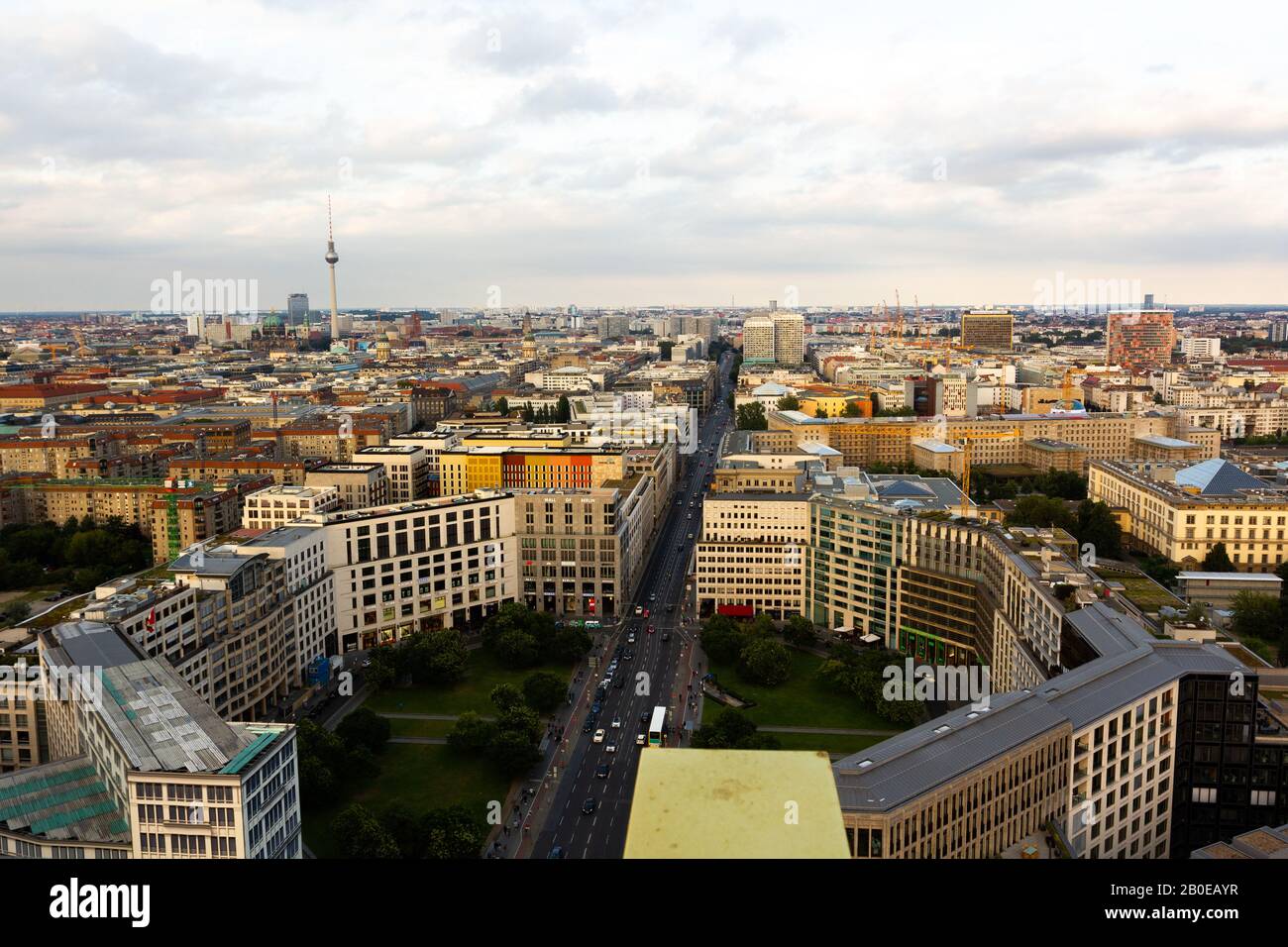 Cityscape with road hi-res stock photography and images - Alamy