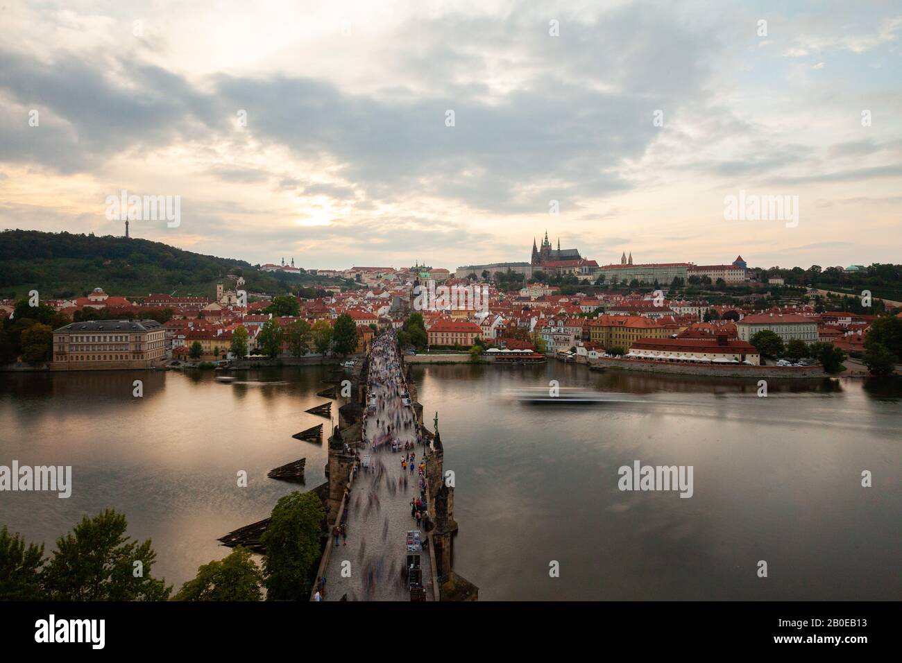 Crowd on charles bridge hi-res stock photography and images - Alamy