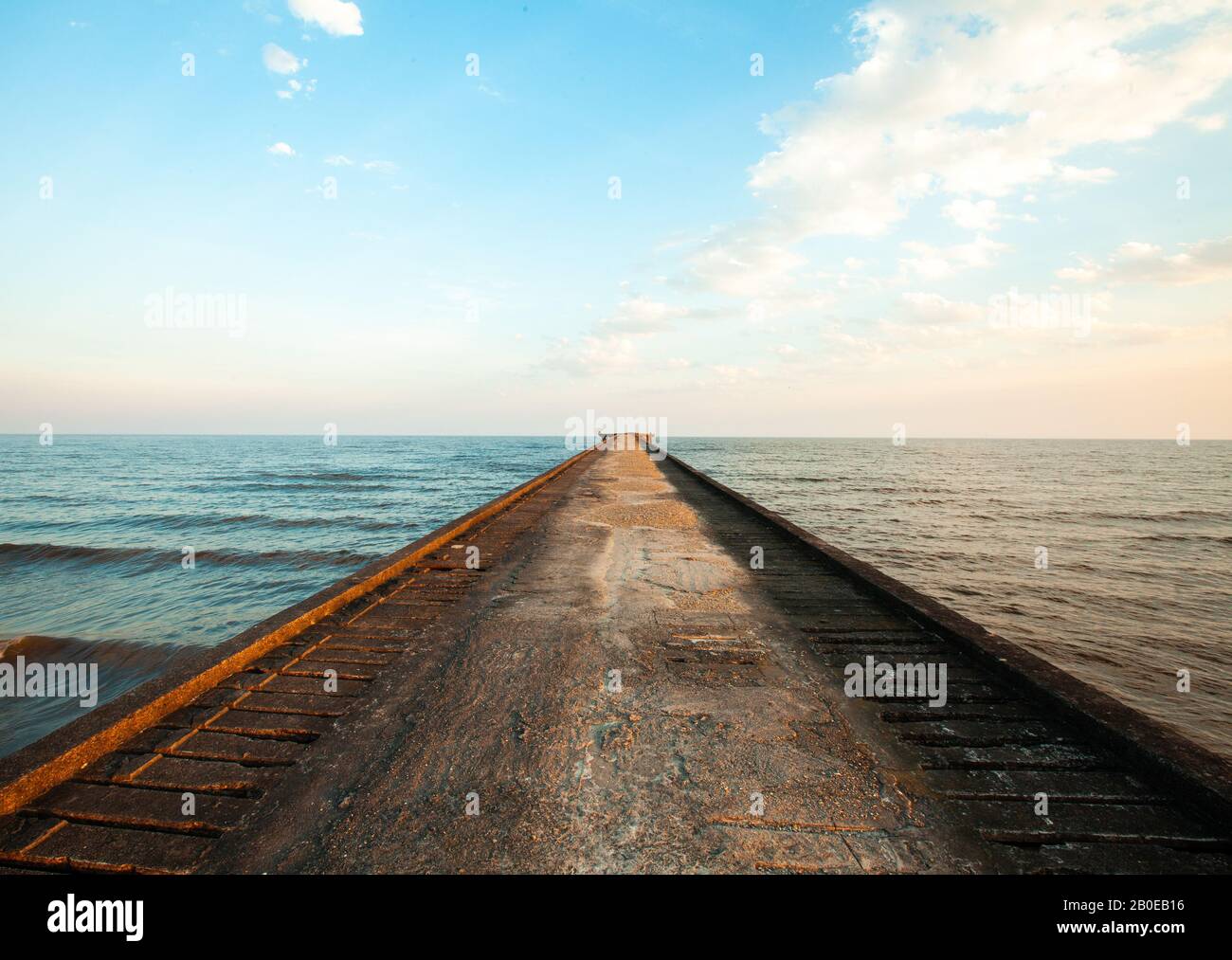 Pier structure hi-res stock photography and images - Alamy