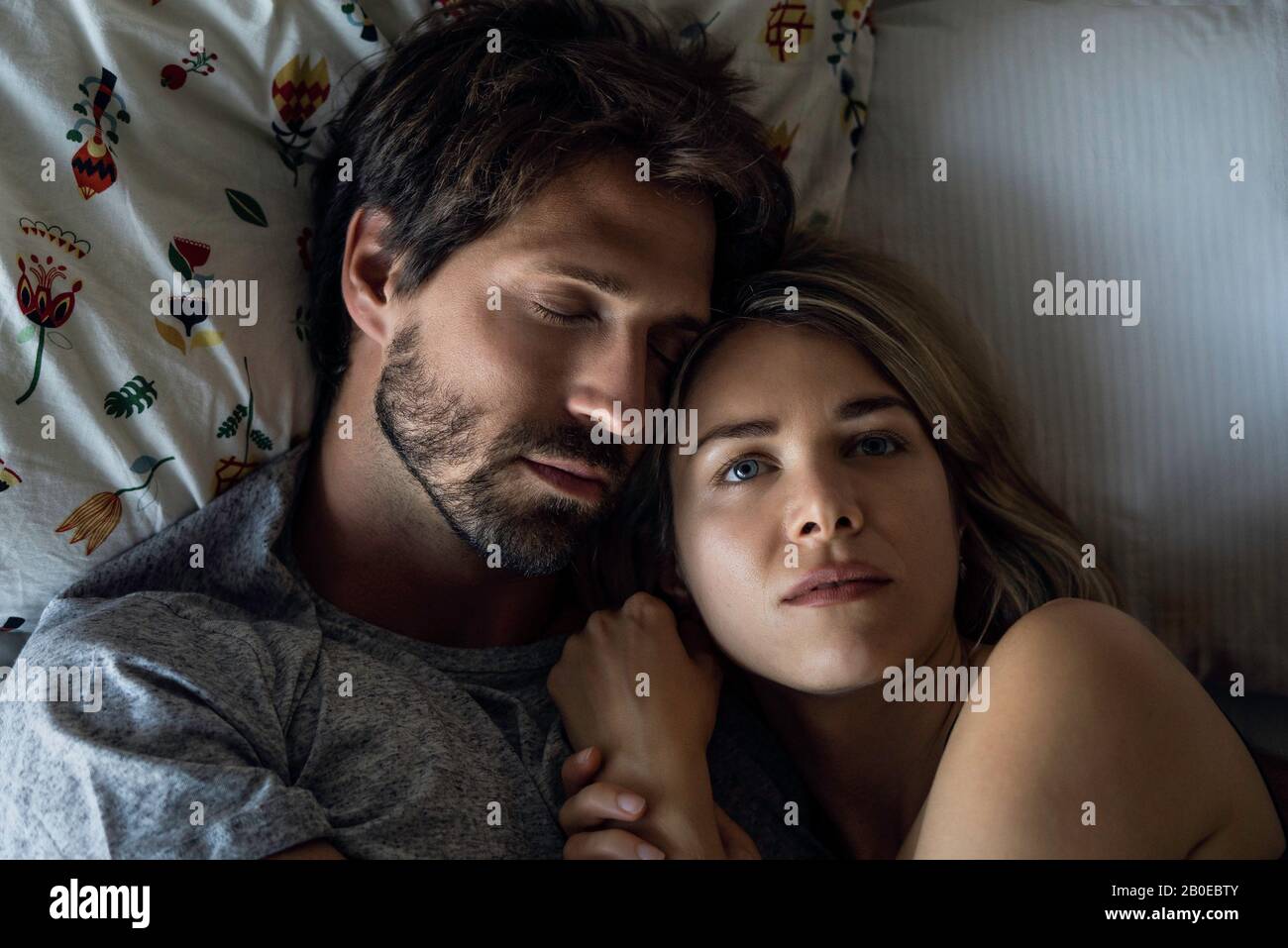 Man bed scared hi-res stock photography and images - Alamy