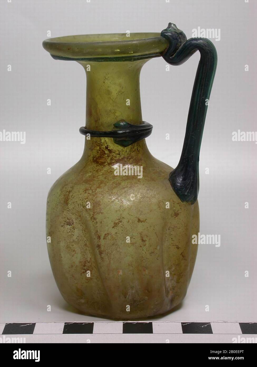 Dark green glass threads hi-res stock photography and images - Alamy