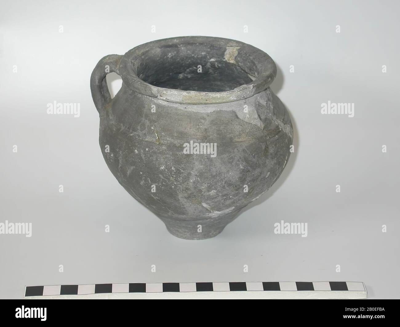 Rough walled ear pot hi-res stock photography and images - Alamy