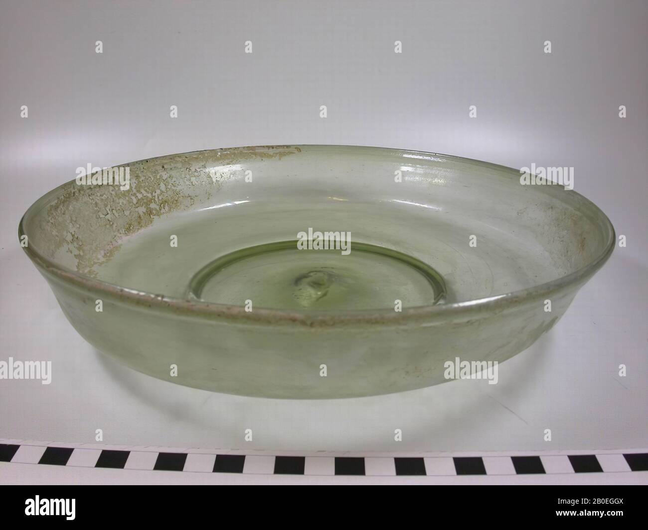 Disc shaped bottom hi-res stock photography and images - Alamy