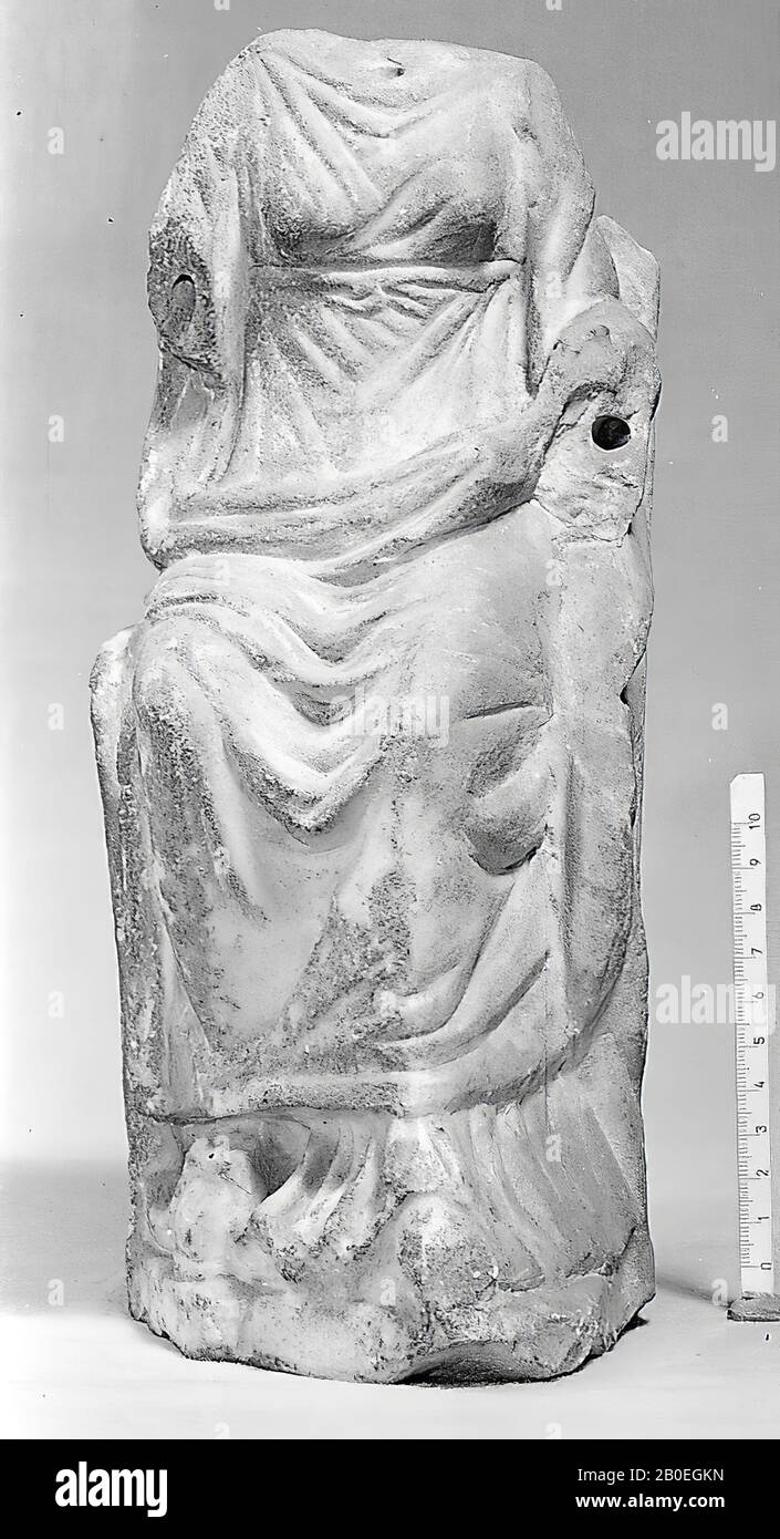 Seated sculpture hi-res stock photography and images - Alamy