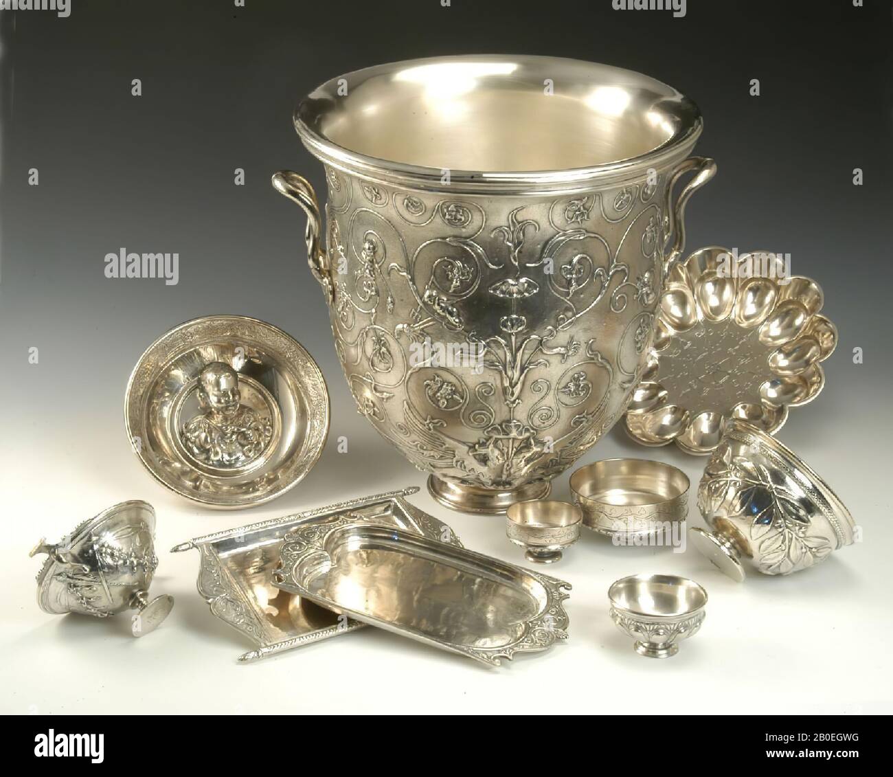 Replica of a scale on low foot, with an ear, bowl, metal, 7.7 cm, ø 11. ...