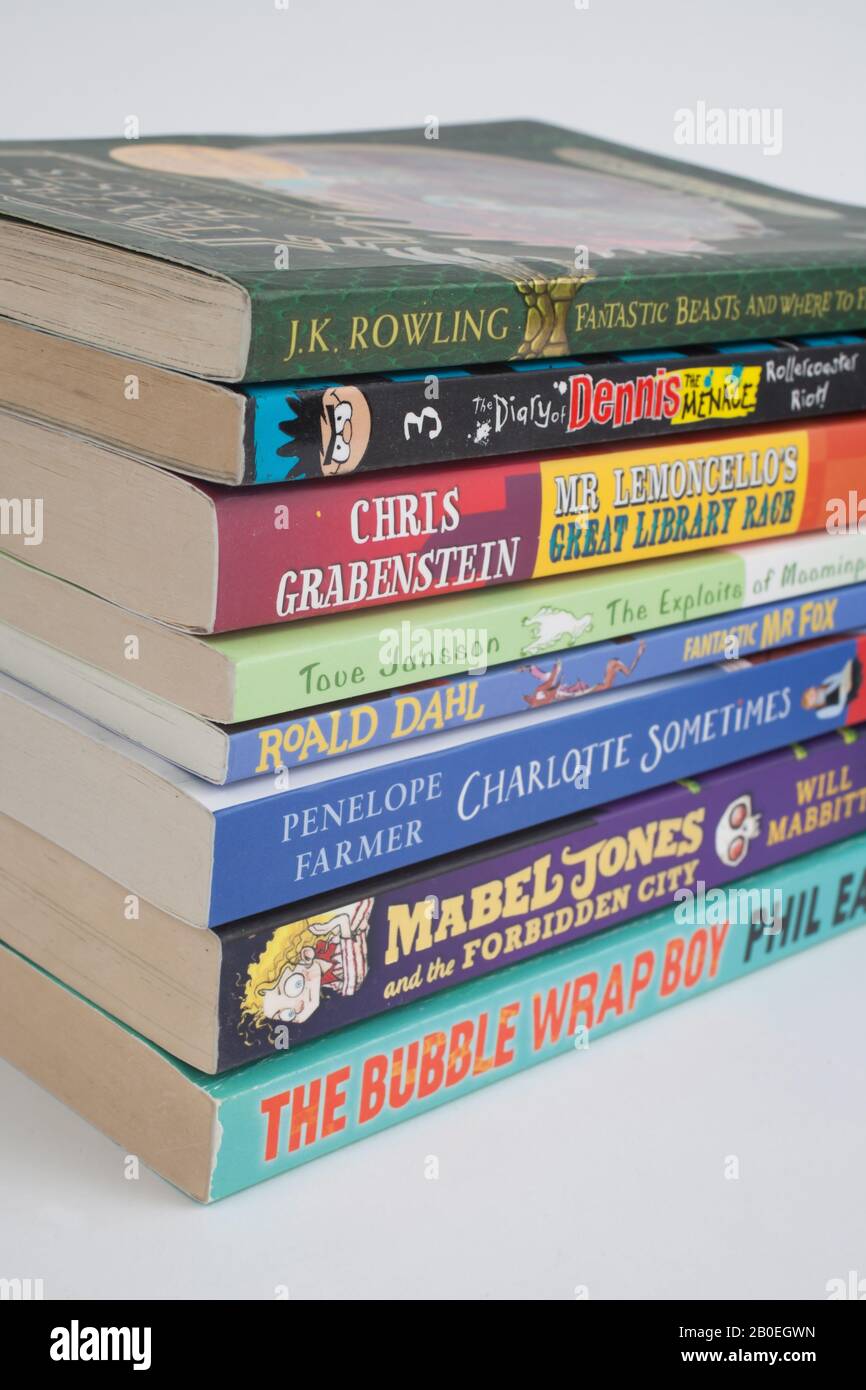 Childrens books pile hi-res stock photography and images - Alamy