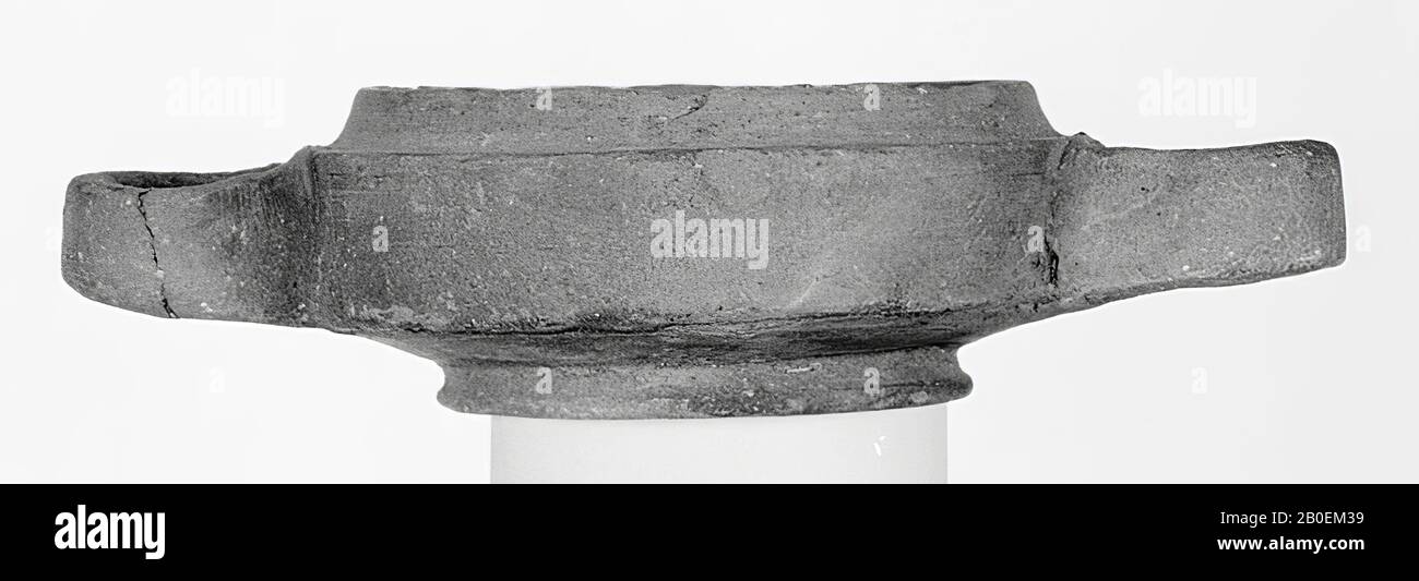 Classical antiquity, vase, bowl, lekane, earthenware, coarse ware, 3 cm ...