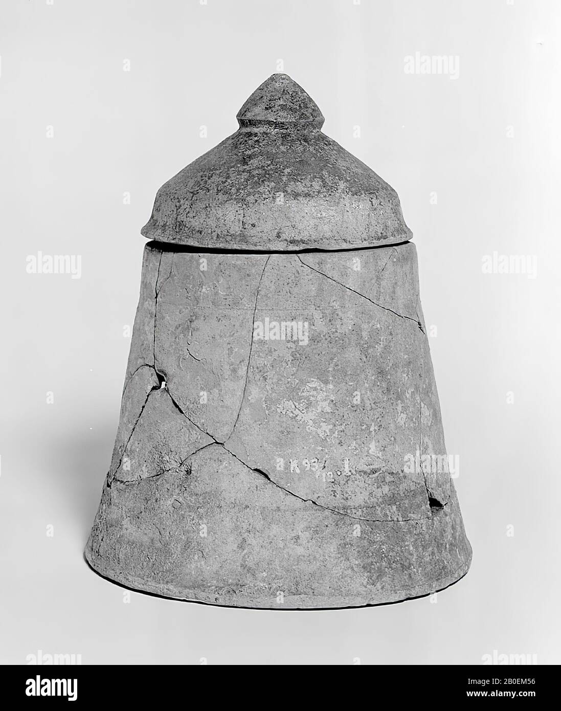 True cone shaped urn hi-res stock photography and images - Alamy
