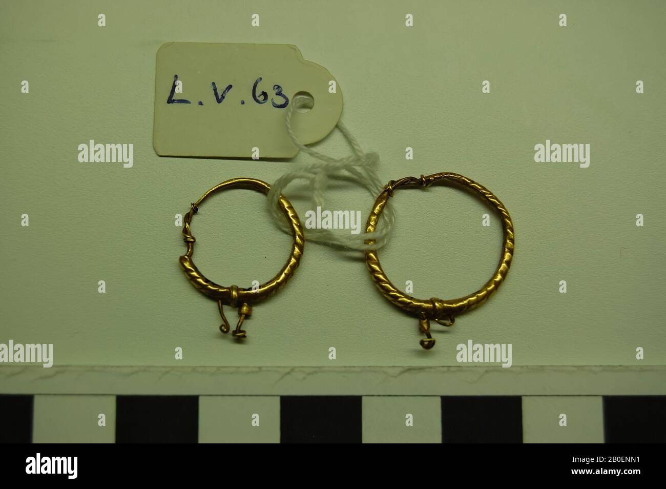 Gold thread hi-res stock photography and images - Alamy