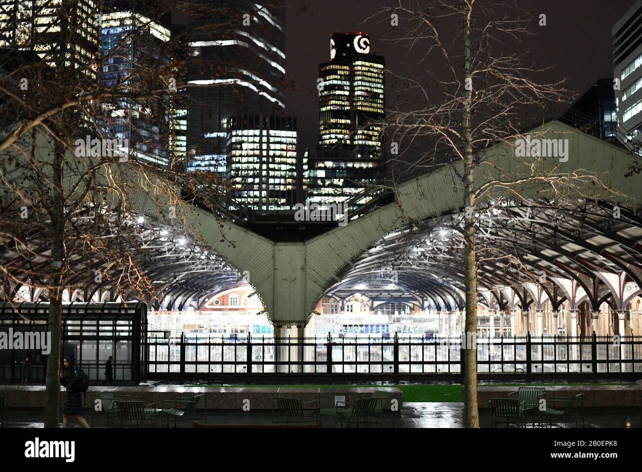 Liverpool Street station platform at night Stock Photo - Alamy